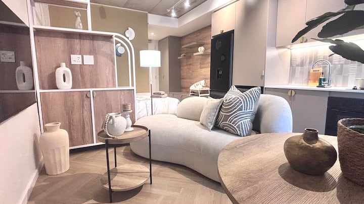 Sunny Sandy Shores Studio • Rooftop Pool & Bbq - Camps Bay