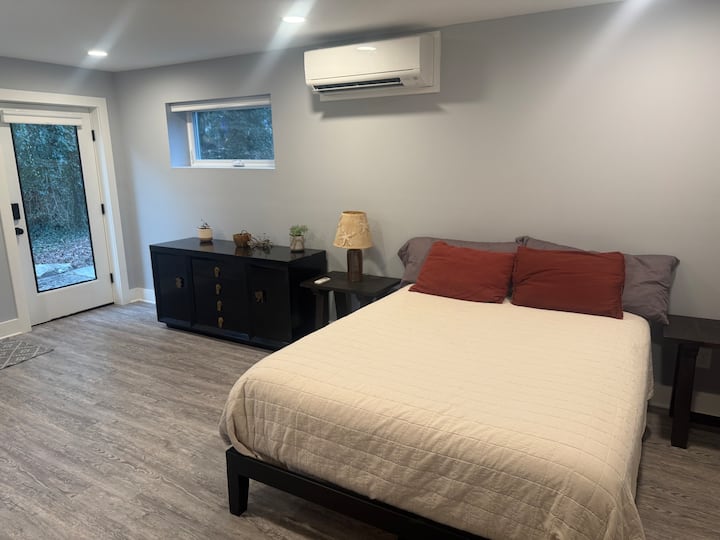 Quiet West Asheville Apartment - Asheville, NC