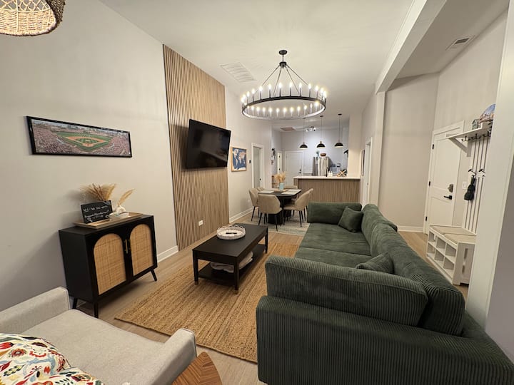 Shorter Walk To Wrigley Than A Home Run - Chicago