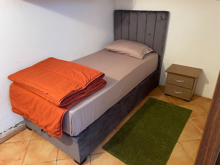 A Budget Backyard Cottage Near The Beach - Casablanca