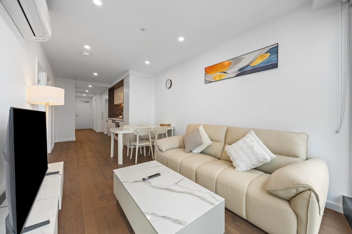 Bright 3br Apartment With Balcony - L20 - Box Hill