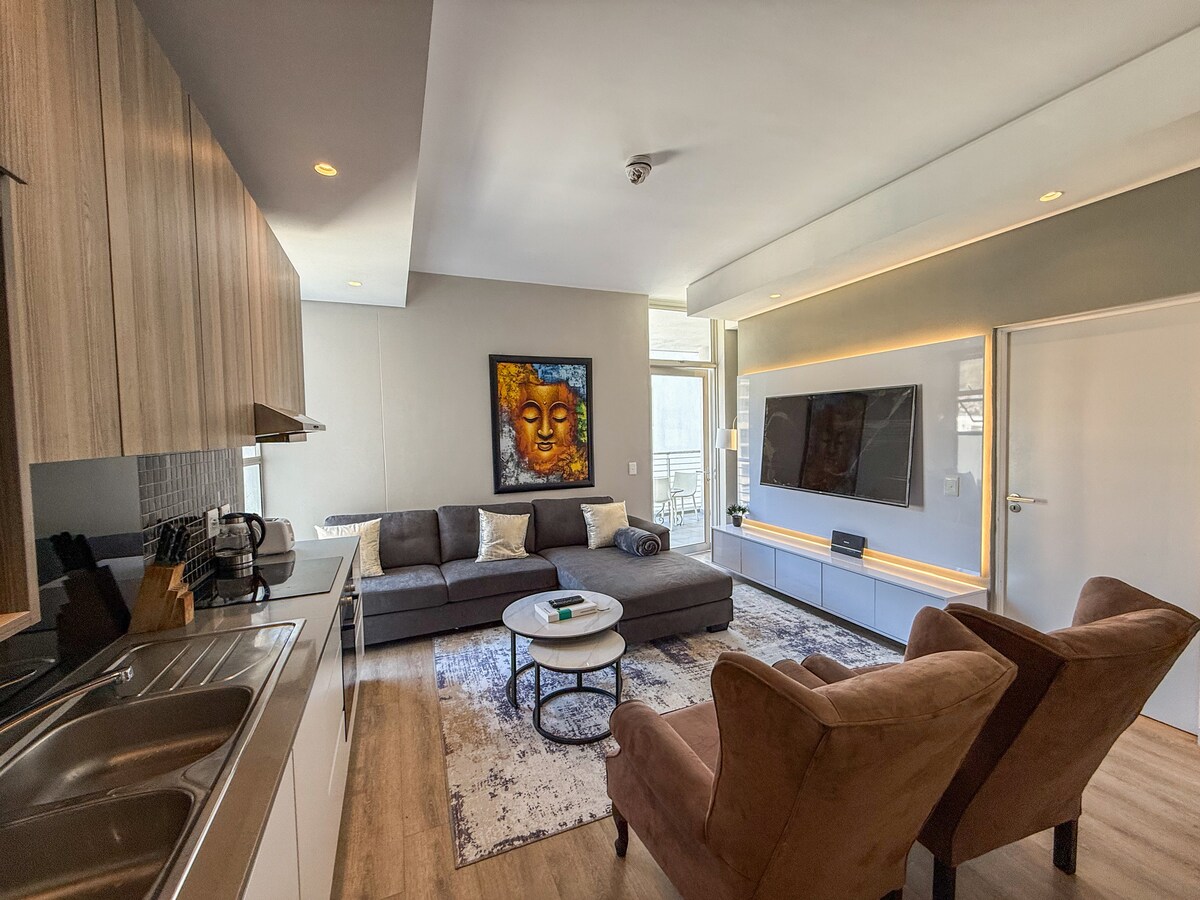 Luxury 2BR City Pad• Balcony + Mountain Views - Flats for Rent in Cape ...