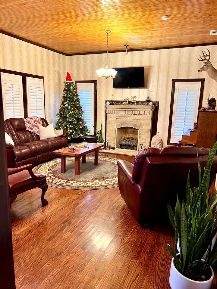 The Randle House - Granbury, TX