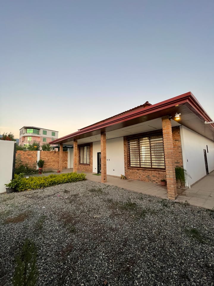 Casa En Catamayo Frente Aeropuerto - Catamayo