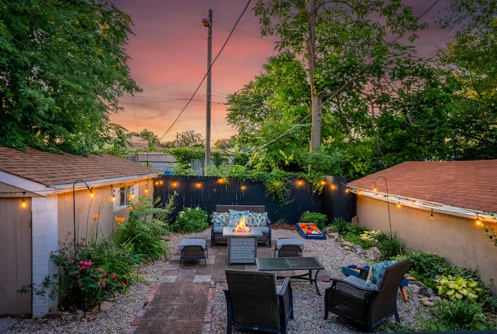 Oak & Barrel Bungalow — Cozy Firepit + Grill Fun - Louisville, KY