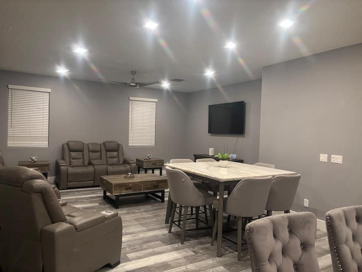 5 Br Home Near Westgate Entertainment Districtbat - Glendale, AZ