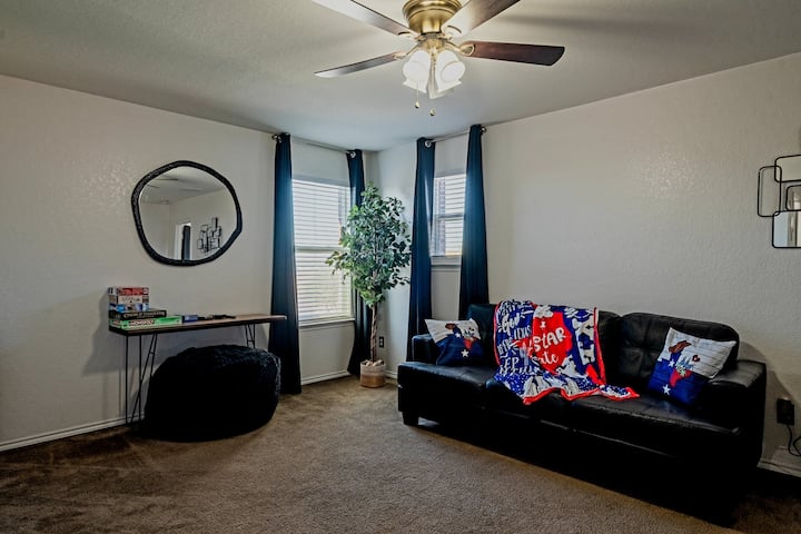 Lackland Afb In 5 With Hot Tub & Pool Table - San Antonio, TX