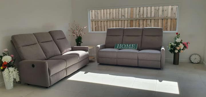 Spacious Queen Room With Brekkie In Yarrabilba - Logan Village