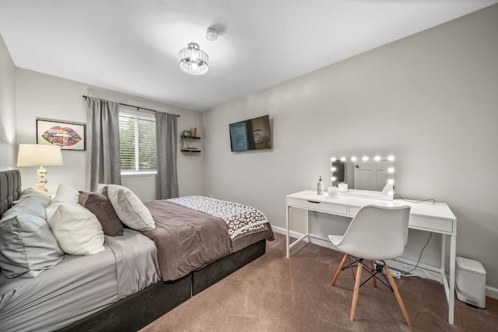 Room In Shared Home W/ Hot Tub | 30-day Min - Parker, CO