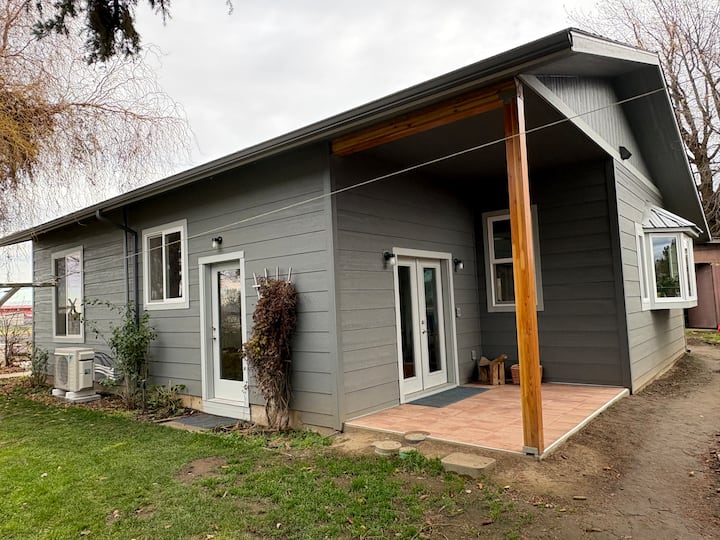 New Light, Open, All Solar 2 Bedroom House - Walla Walla, WA