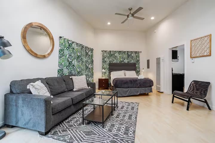 Sunlight Venice Beach Studio Near Abbot Kinney - El Segundo, CA