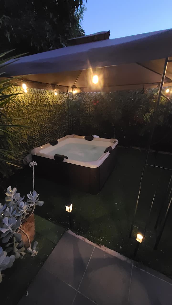 Casa Hermosa En Las Condes Con Piscina Y Jacuzzi 2 - Vitacura
