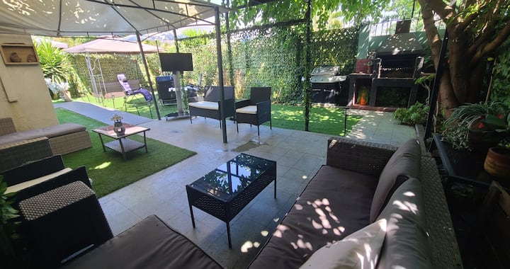 Hermosa Casa En Las Condes Con Piscina Y Jacuzzi - Santiago (Chile)