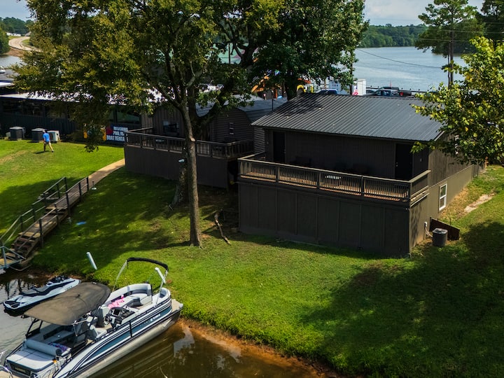Lakefront Cabin Getaway - Mount Pleasant, TX