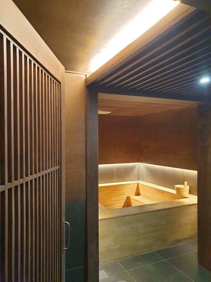 [사이] 간살도어/ 대형히노끼탕/무료온수/ 1,2층전체사용/다이소가 1분거리/계단없는입구 - Busan Station