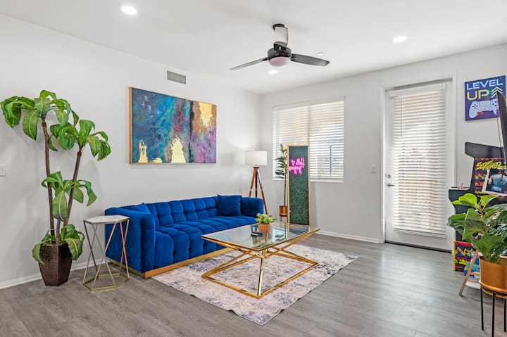 Charming 3br Apartment | Near Disney + Arcade - Placentia, CA