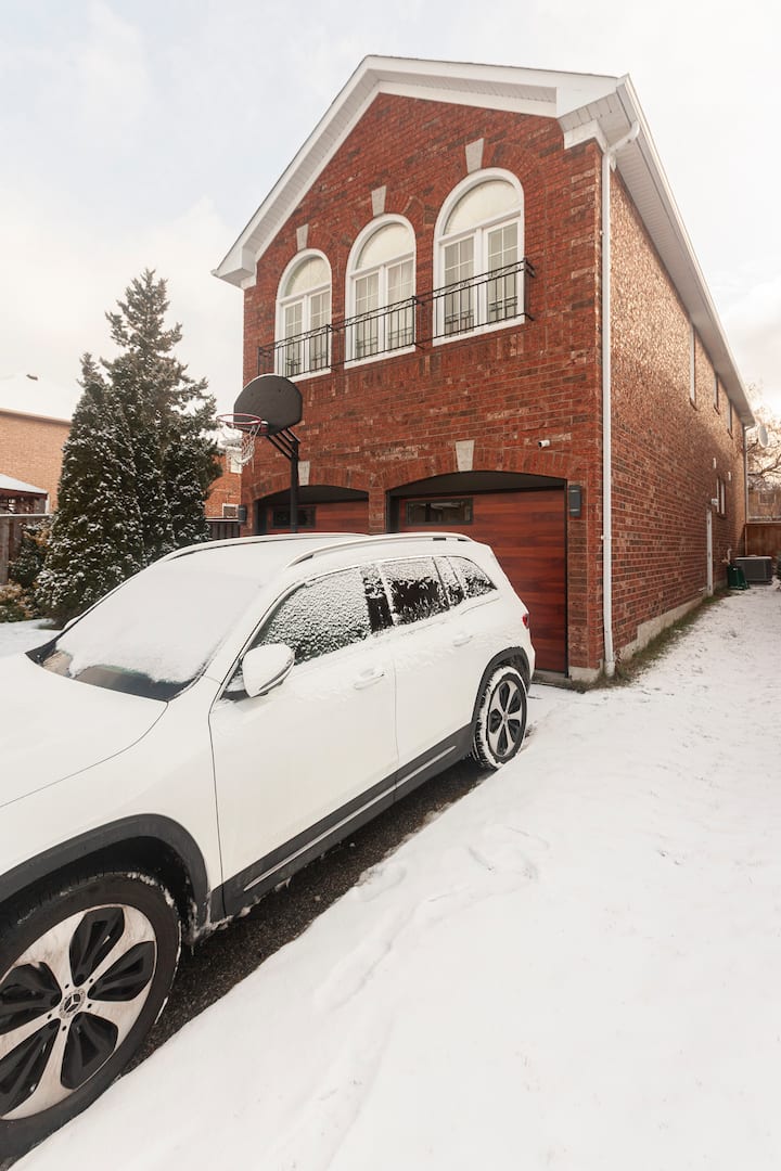 Bright Executive Suite Private Entrance | Parking - Mississauga