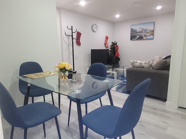 New One-bedroom Basement Suite Near West Edm Mall - Edmonton