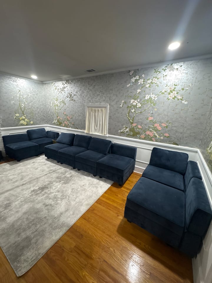 Charm Meets Modern Comfort In Renovated Farmhouse - Baltimore/Washington Airport (BWI)