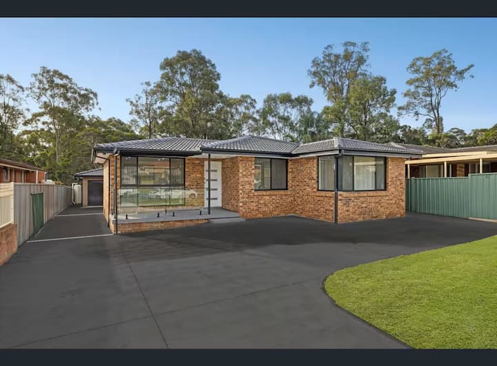 Cozy Charm: Unwind In Comfort. - Liverpool