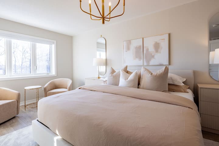 *New* Luxury 3 Bedroom Retreat In The Falls - Niagara Falls