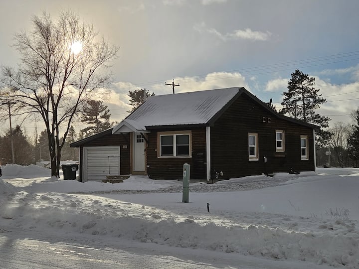 Twin Pines Getaway - Niagara