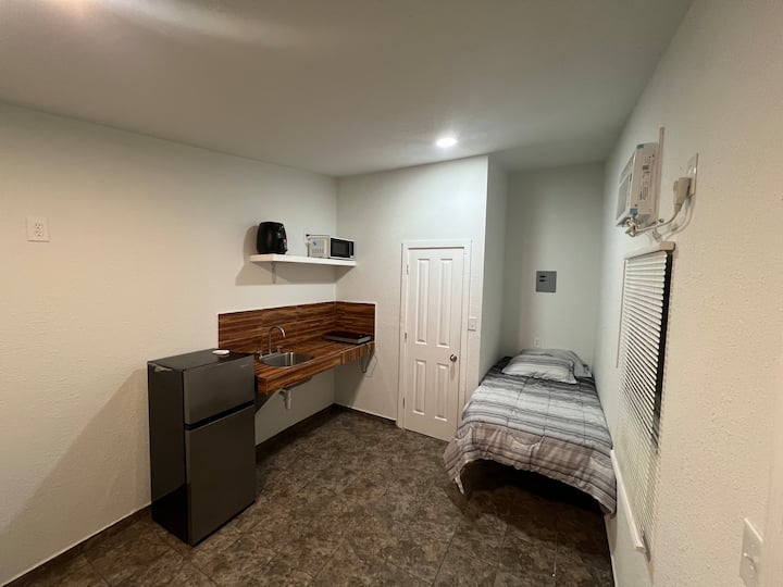 Seguro Y Básico. F - Elgin, TX