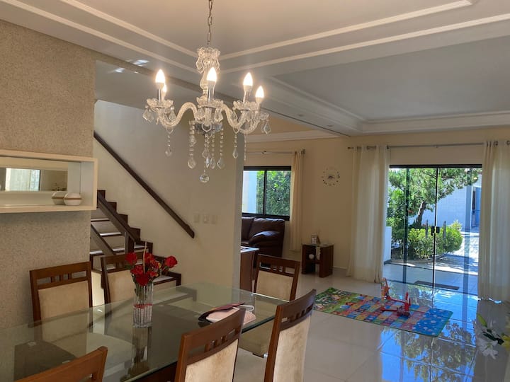 Casa Com Piscina E Jacuze - 4 Suites Em Condomínio - Salvador