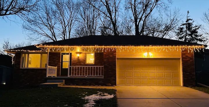 The Huddle - Gym, Games Room, Workspace & Grills - Bluestem Lake, NE