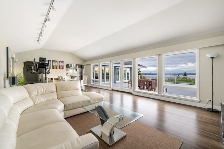 West Vancouver Cozy Queen Suite - Bowen Island