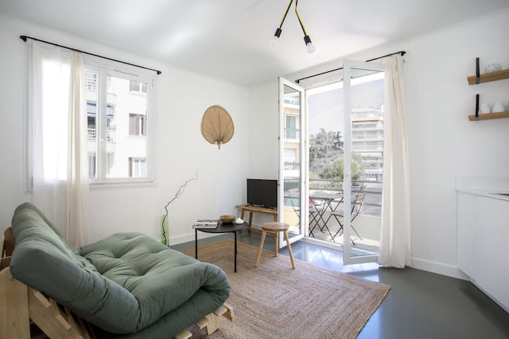 2-bed Flat Near Beach, 1-min To Old Town, A/c - Antibes