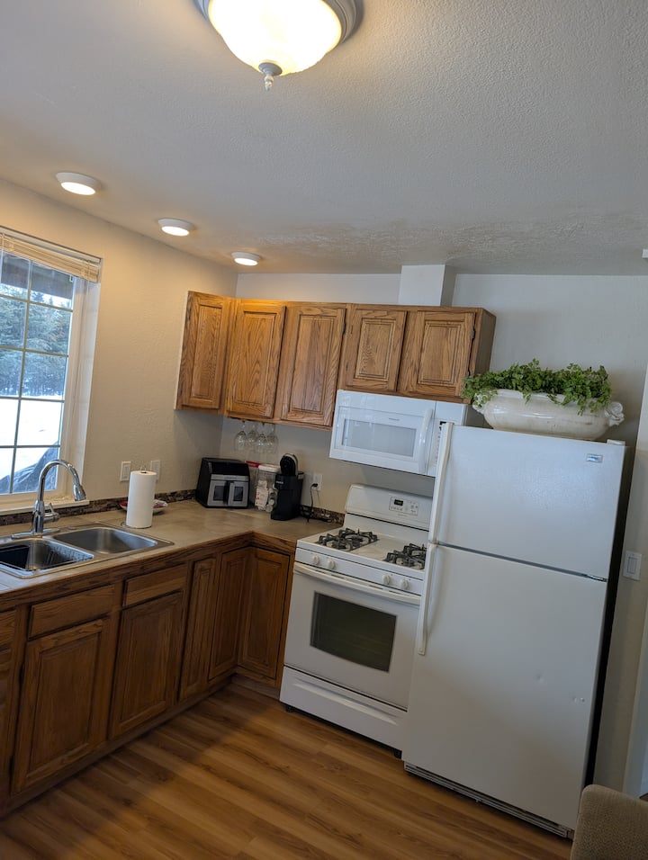 Top Of The Hill Hideaway - Homer, AK