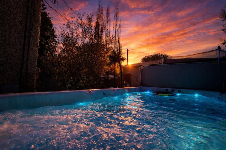 *Urban Oasis*heated Pool/hot Tub*steam Shower*pets - Edmonton