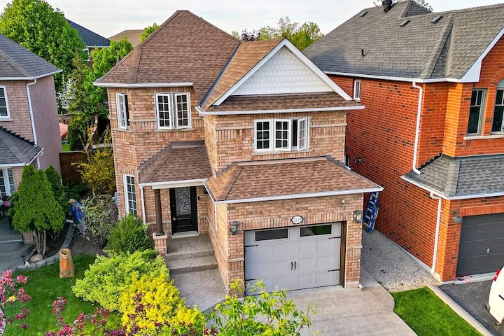 Stunning Renovated Home In Oakville - Oakville