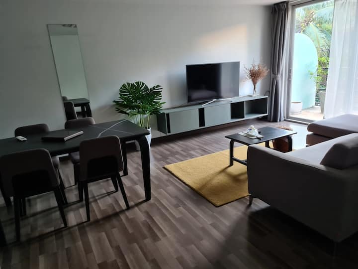 2-br (Nam) Hyper-centre, Squash, Pool, Temple View - Vientiane