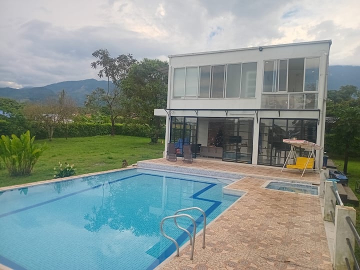Espectacular Casa Campestre Con Bosque Natural - Restrepo