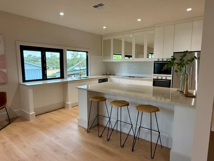 Stylish Fully Renovated 4-bedroom Home In Angaston - Angaston