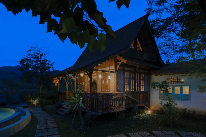Organic Farm Wooden Bungalow With Kitchen & Pool - Sidemen