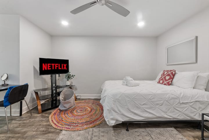 Skyline Vista, Downtown Attraction, Updated Studio - Atlanta, GA