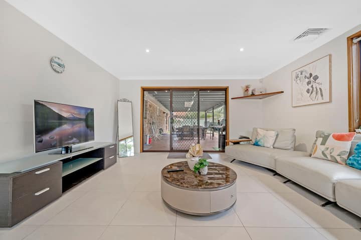 Glen Alpine Home 5br With Outdoor Pool - Campbelltown