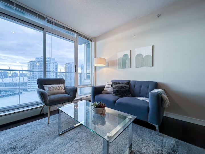 Opposite Rogers Arena | Modern 1br+den - Vancouver