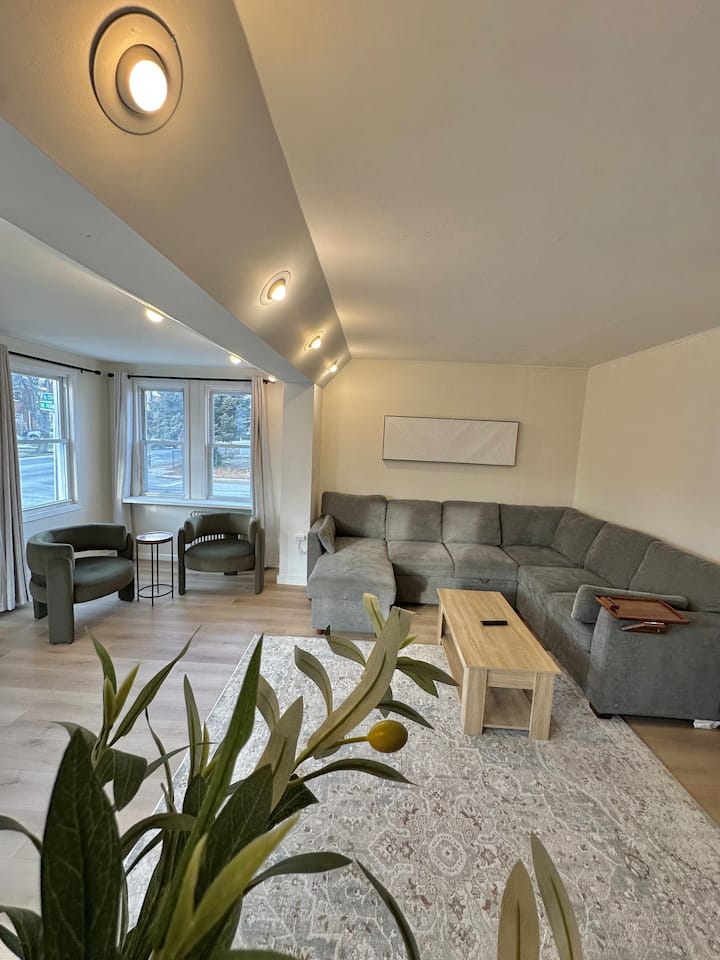 Spacious 2br Apt -15 Minutes To Jfk Ny! - Cambria Heights - Queens NY