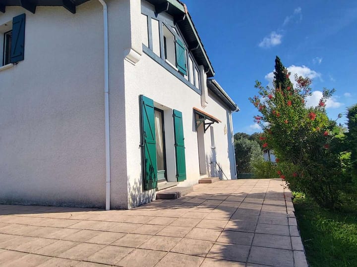 Maison Au Calme Pour 8 Près Du Lac, Wifi - Espelette
