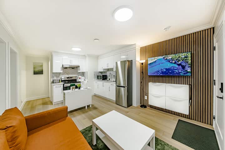 Brand New Modern 2 Bedroom Suite - Comfy & Private - Langley