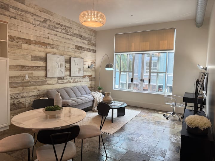 Luxury Suite With Views In Vibrant Santana Row. - Santa Clara, CA