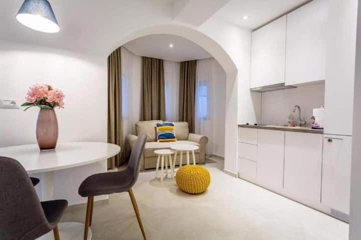 Studio Apartment With Balcony And A Mountain View - Makarska