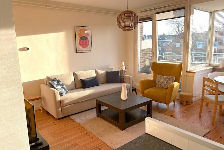 Bright Design Apartment With Balcony & City Views - Heemstede