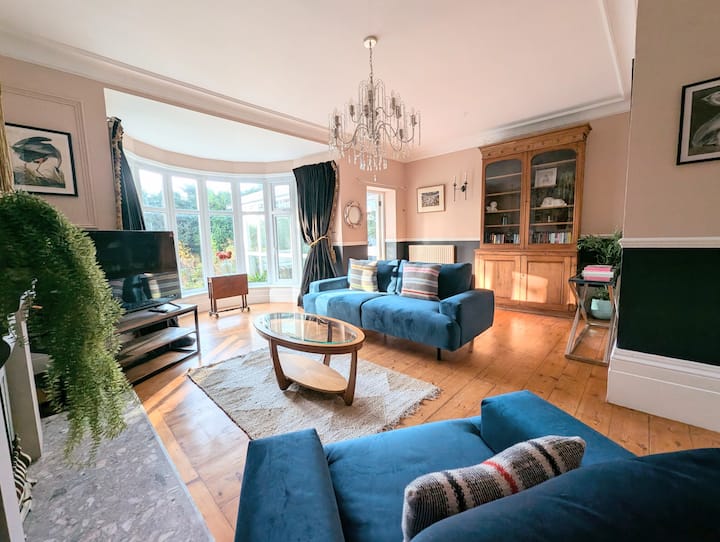 Beautiful Three Bedroom Apartment - Bournemouth