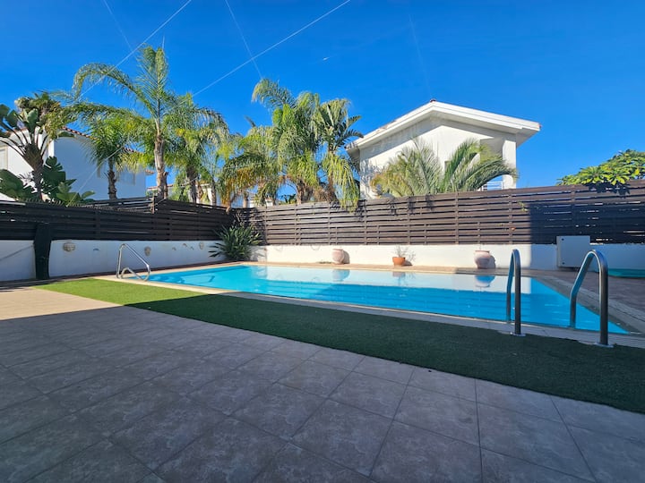 Beautiful 4 Bdr Villa Mins Away From Fig Tree Bay! - Ayia Napa