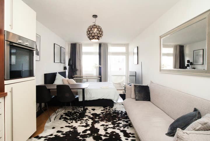 Zentral Gelegene Gut Ausgestattete Wohnung - Munich